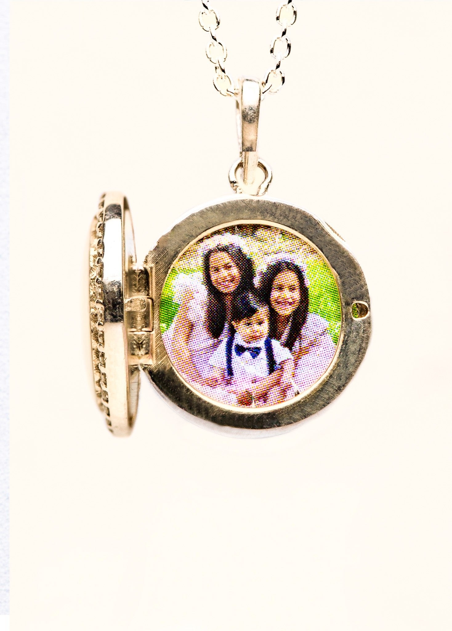 Glowing Halo Locket – Photo & Breastmilk Keepsake – Mamma's Liquid Love